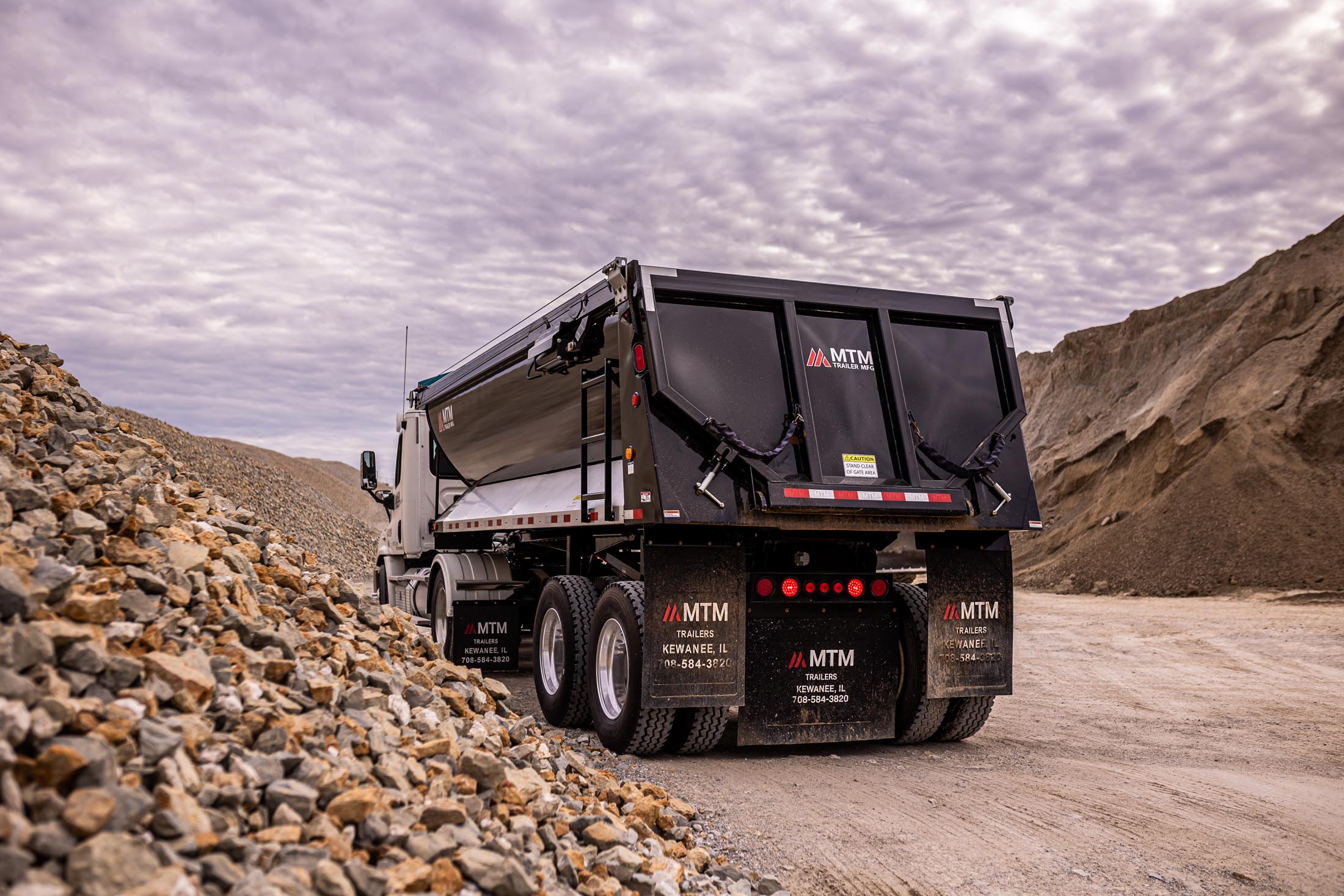 Maintaining Electric and Manual Cable Tarps on Dump Trailers - MTM Trailers