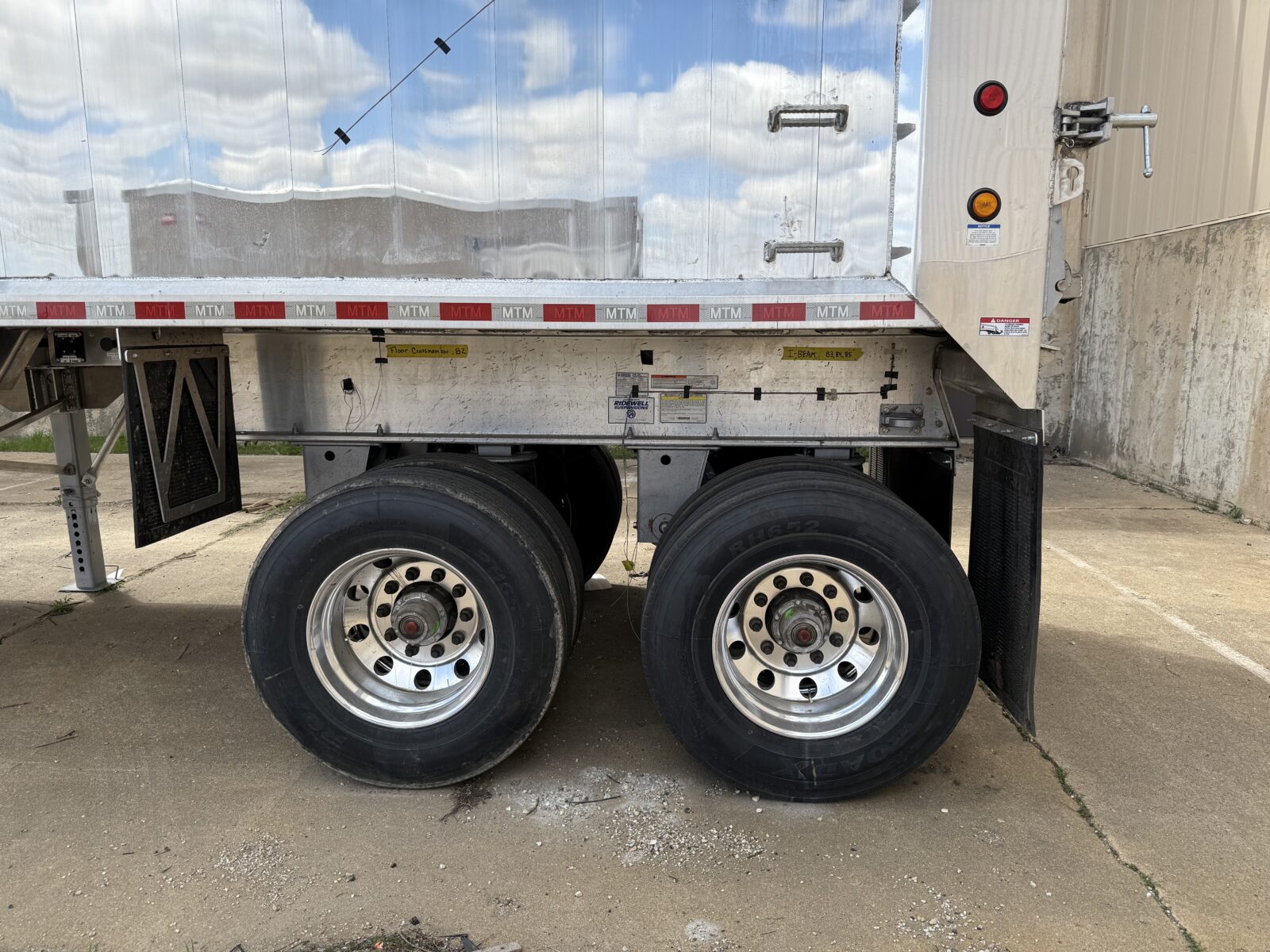 24' Aluminum Flat Bottom | 2025 MTM - MTM Trailers